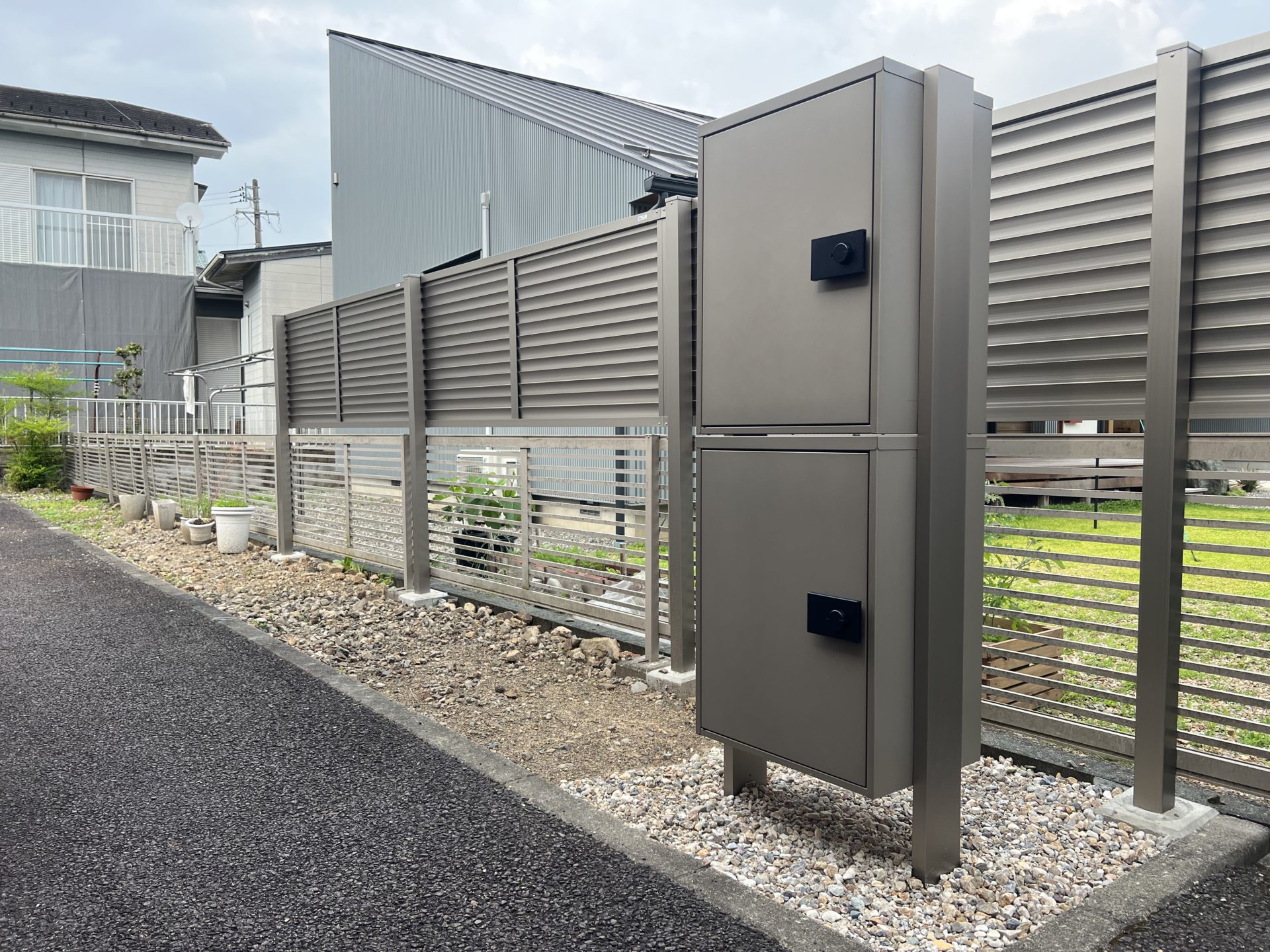 リクシル 宅配ボックスKT 2段積み 関市にて施工 - イエイエ｜宮部建設株式会社